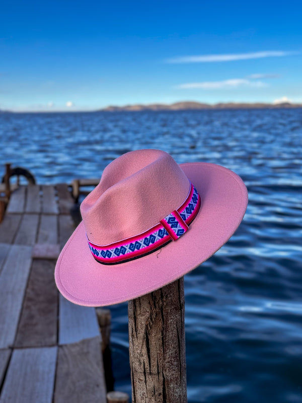 SOMBRERO DE PAÑO ROSADO – ARTESSANA
